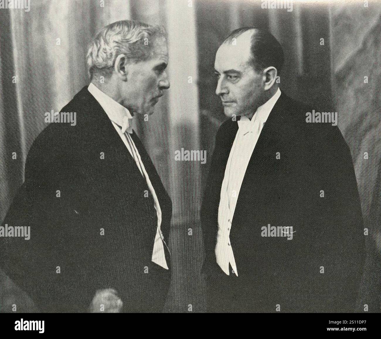 Erich Salomon Ramsay MacDonald Julius Curtius Stock Photo - Alamy