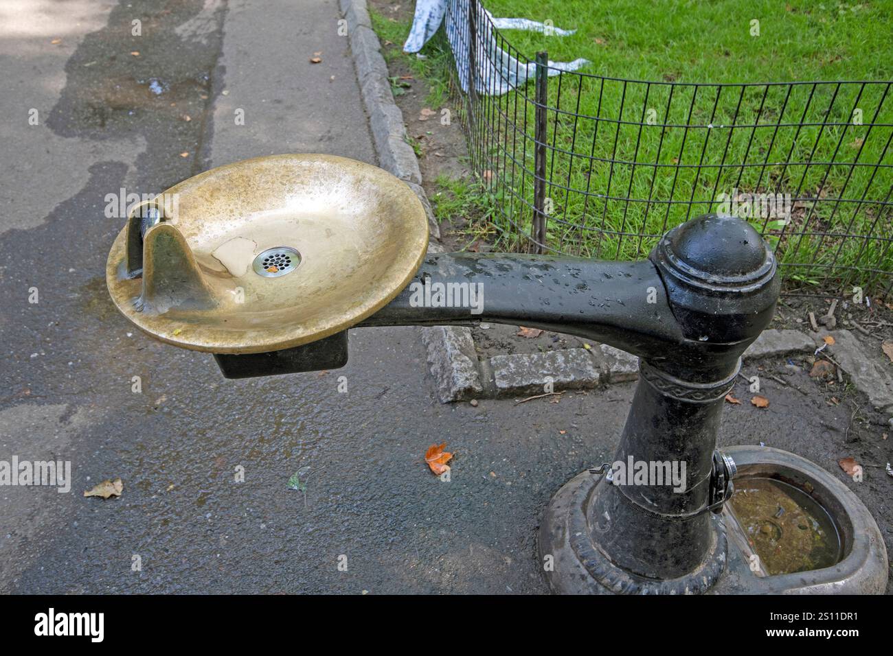 Public drinking water fountain in Central Park, Manhattan, New York ...