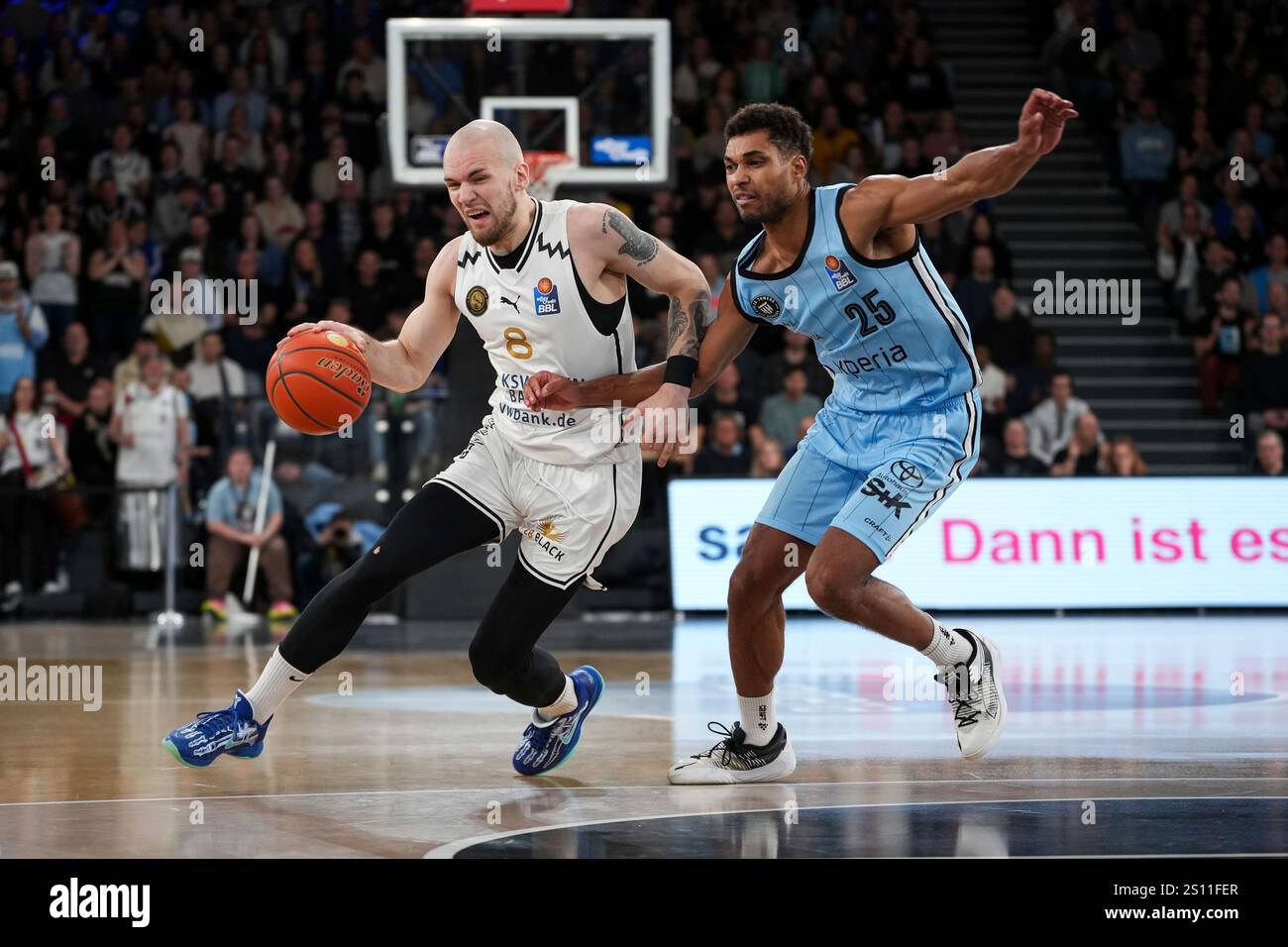 Hamburg, Deutschland. 30th Dec, 2024. Arnas Velicka (Basketball Loewen Braunschweig, #08) im ...