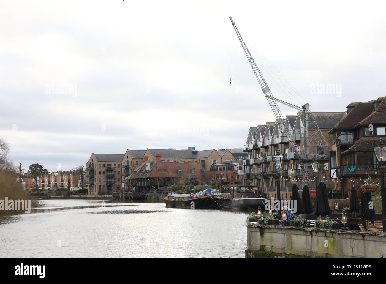 The River Thames at Isleworth in west London Stock Photo - Alamy