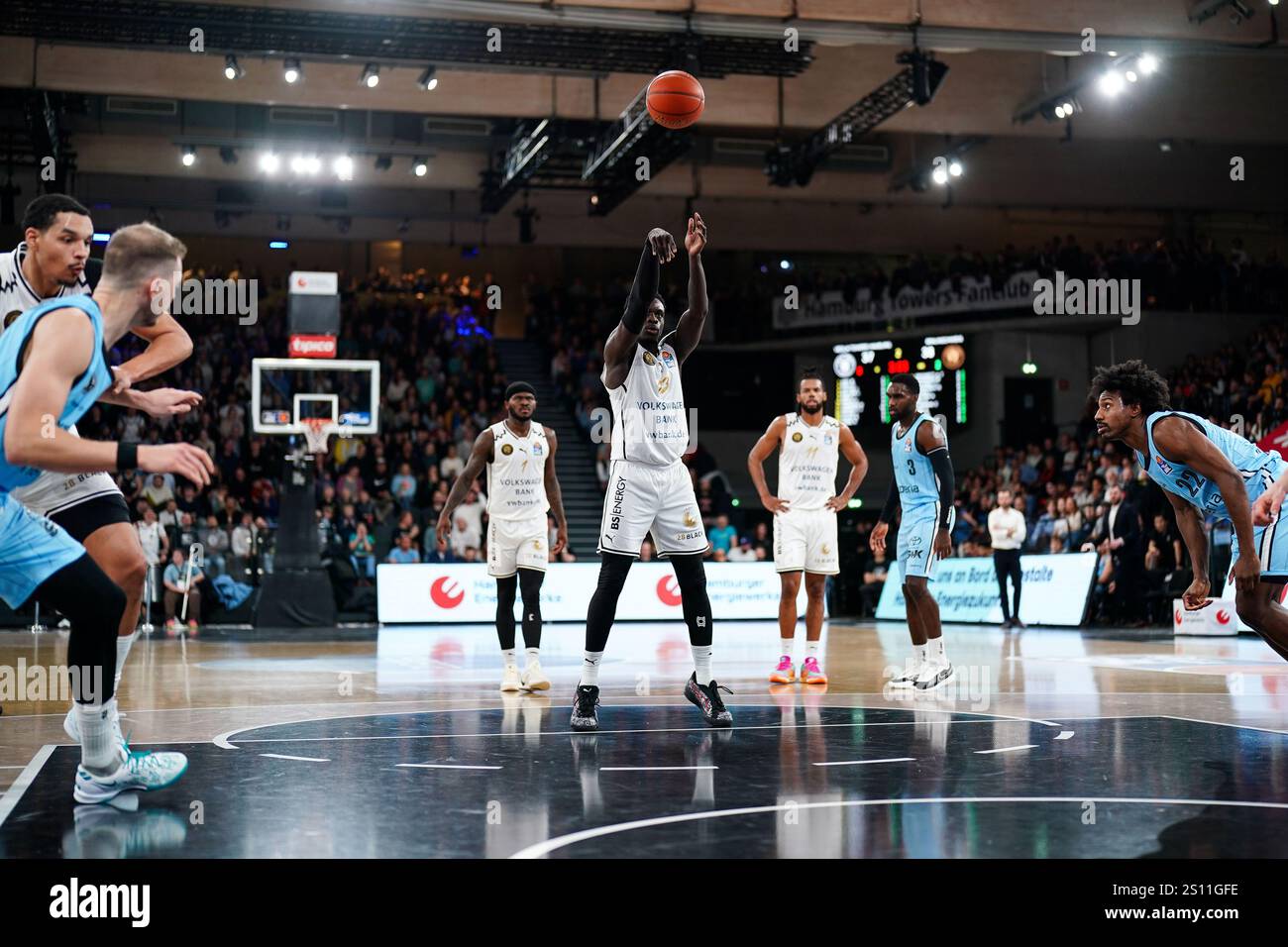 Barra Njie (Basketball Loewen Braunschweig, #13) beim Freiwurf, GER, Veolia Towers Hamburg vs ...