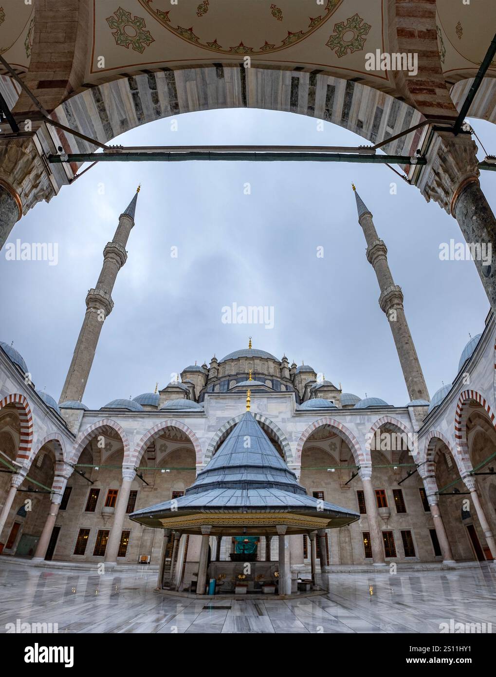Fatih Mosque. Courtyard of Fatih Mosque at night. Ramadan background ...
