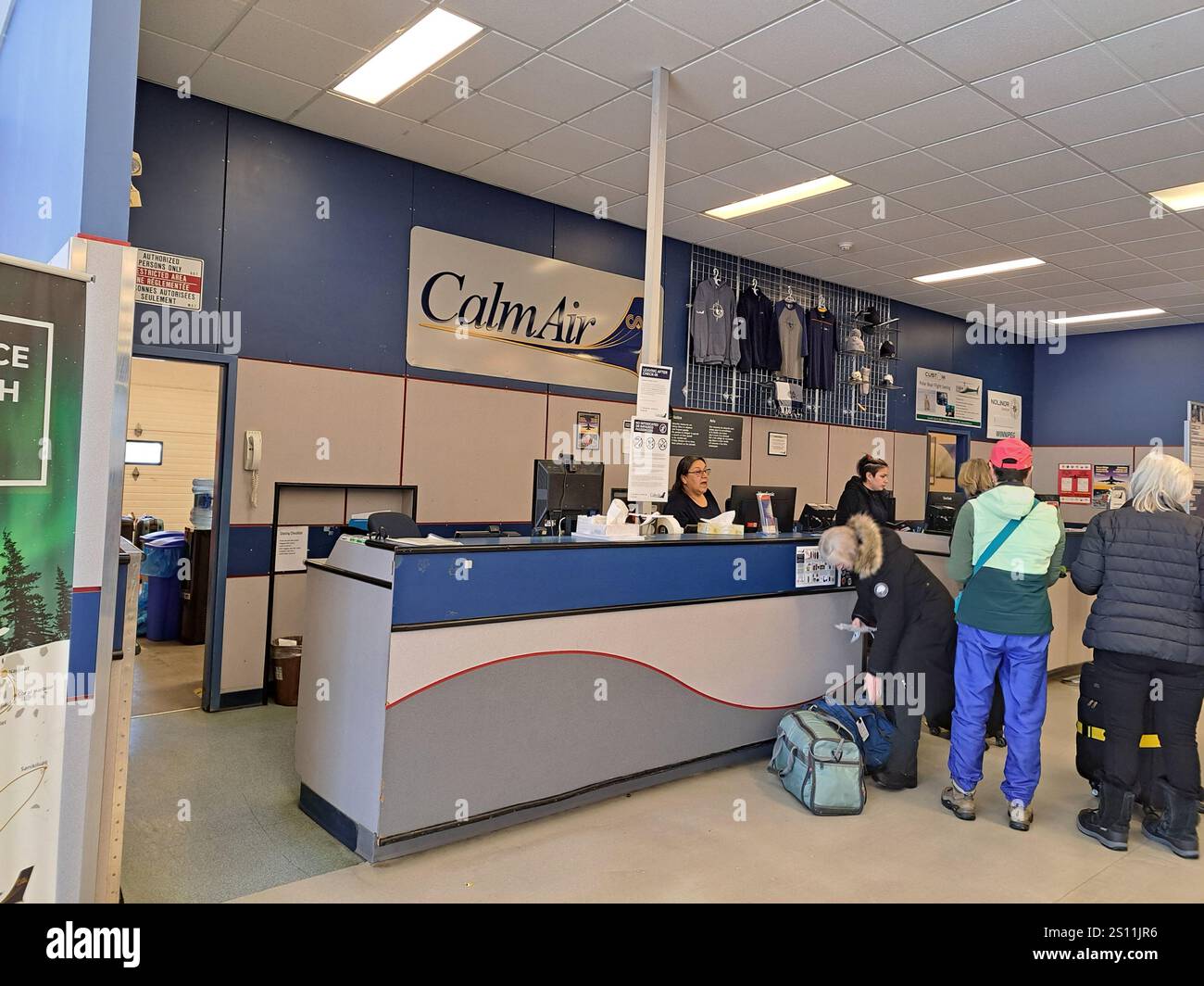 Air canada check in desk hi-res stock photography and images - Alamy