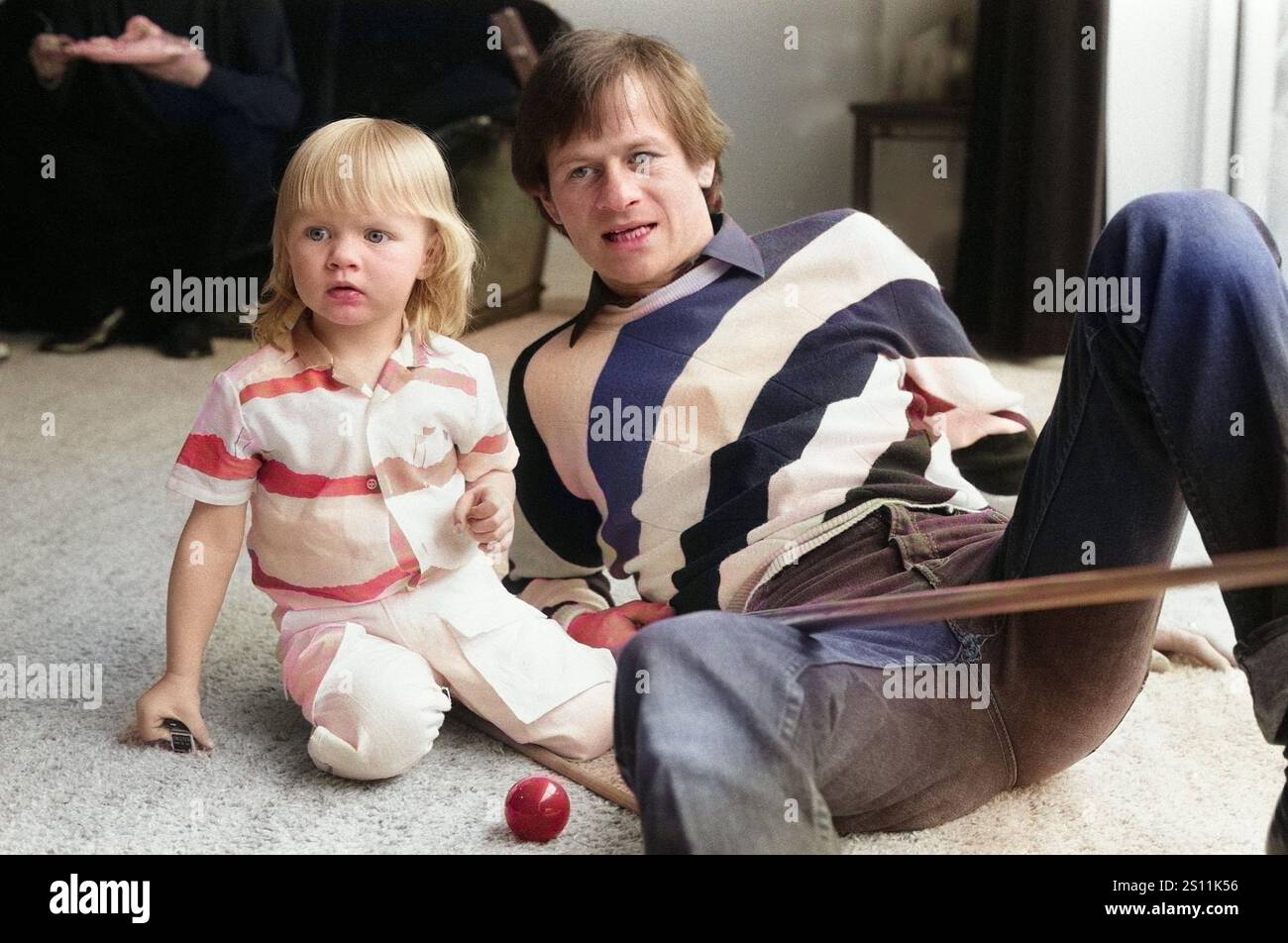 Snooker player Alex Higgins with his daughter Lauren 19/3/83 Stock ...