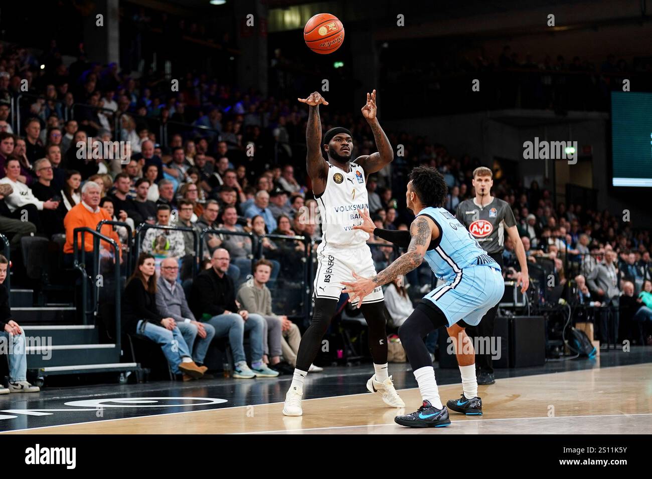 Hamburg, Deutschland. 30th Dec, 2024. TJ Crockett (Basketball Loewen Braunschweig, #01 ...
