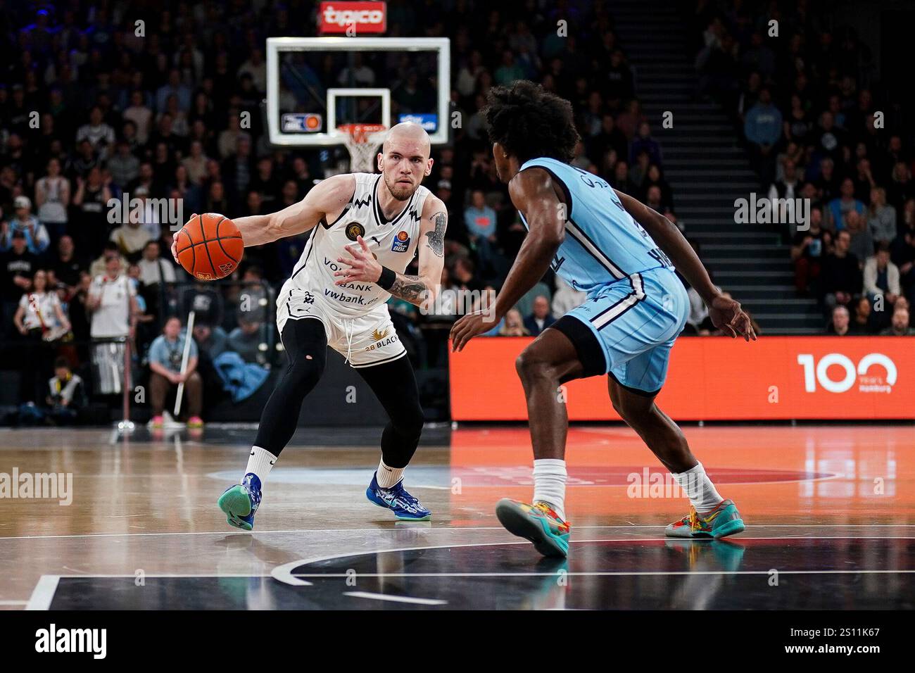 Hamburg, Deutschland. 30th Dec, 2024. Arnas Velicka (Basketball Loewen Braunschweig, #08) im ...