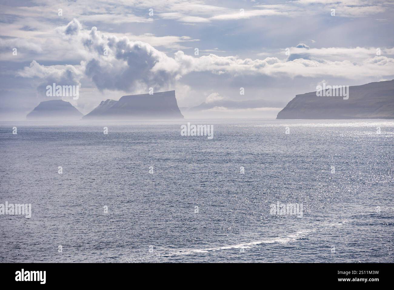 Skuvoy mit Stora Dimun und Litla Dimun *** Skuvoy with Stora Dimun and ...