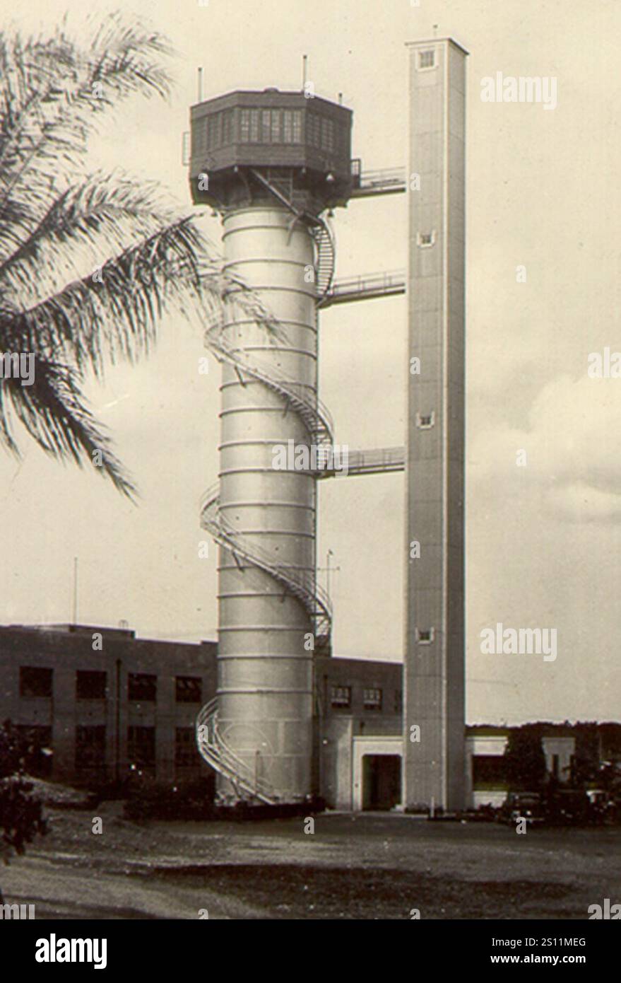 Escape Training Tower Pearl Harbor Stock Photo - Alamy