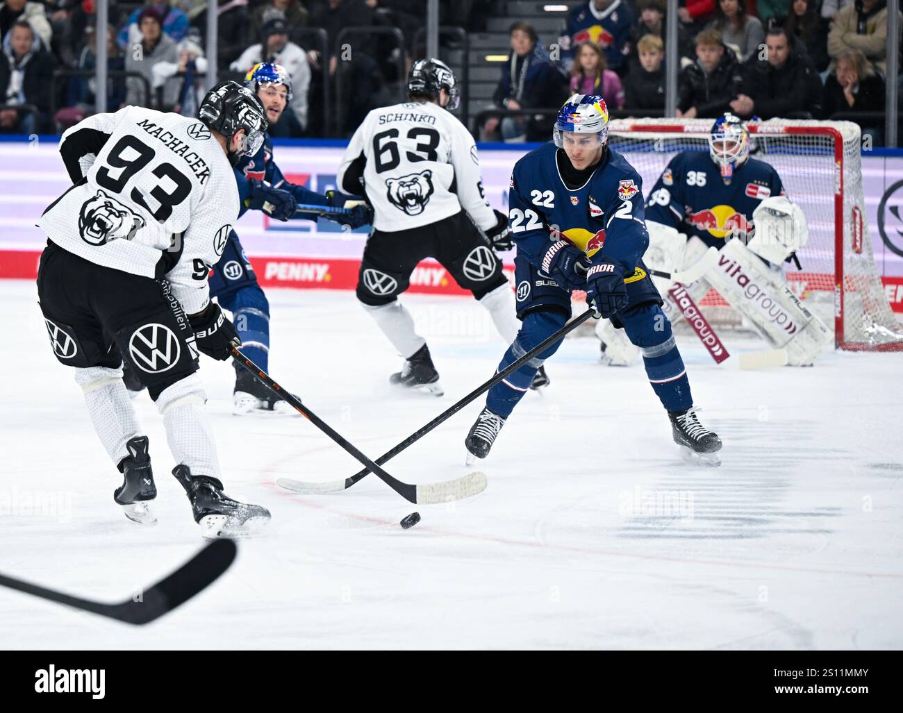 Munich, Germany. 30th Dec, 2024. Ice hockey: DEL, EHC Red Bull Munich ...