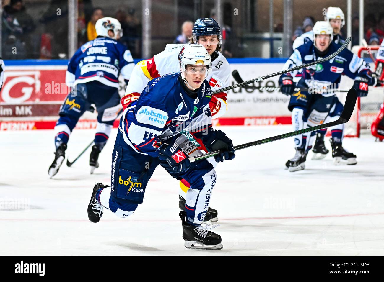 Brayden Burke (Iserlohn Roosters, #41) Moritz Wirth (Duesseldorfer EG ...