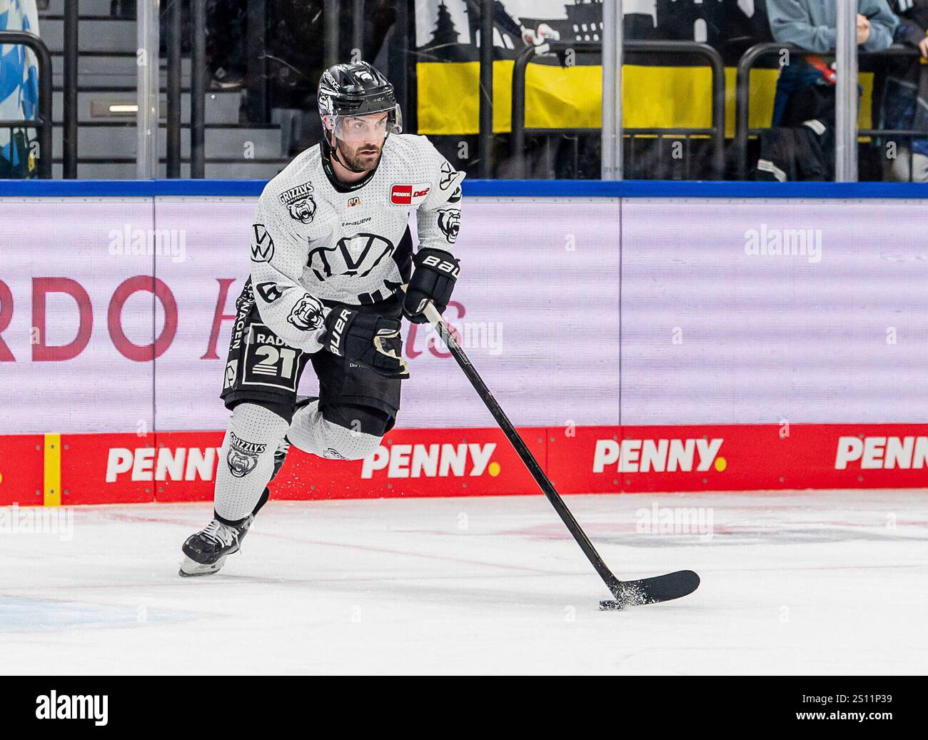 Muenchen, Deutschland. 30th Dec, 2024. Ryan OConnor (Grizzlys Wolfsburg ...