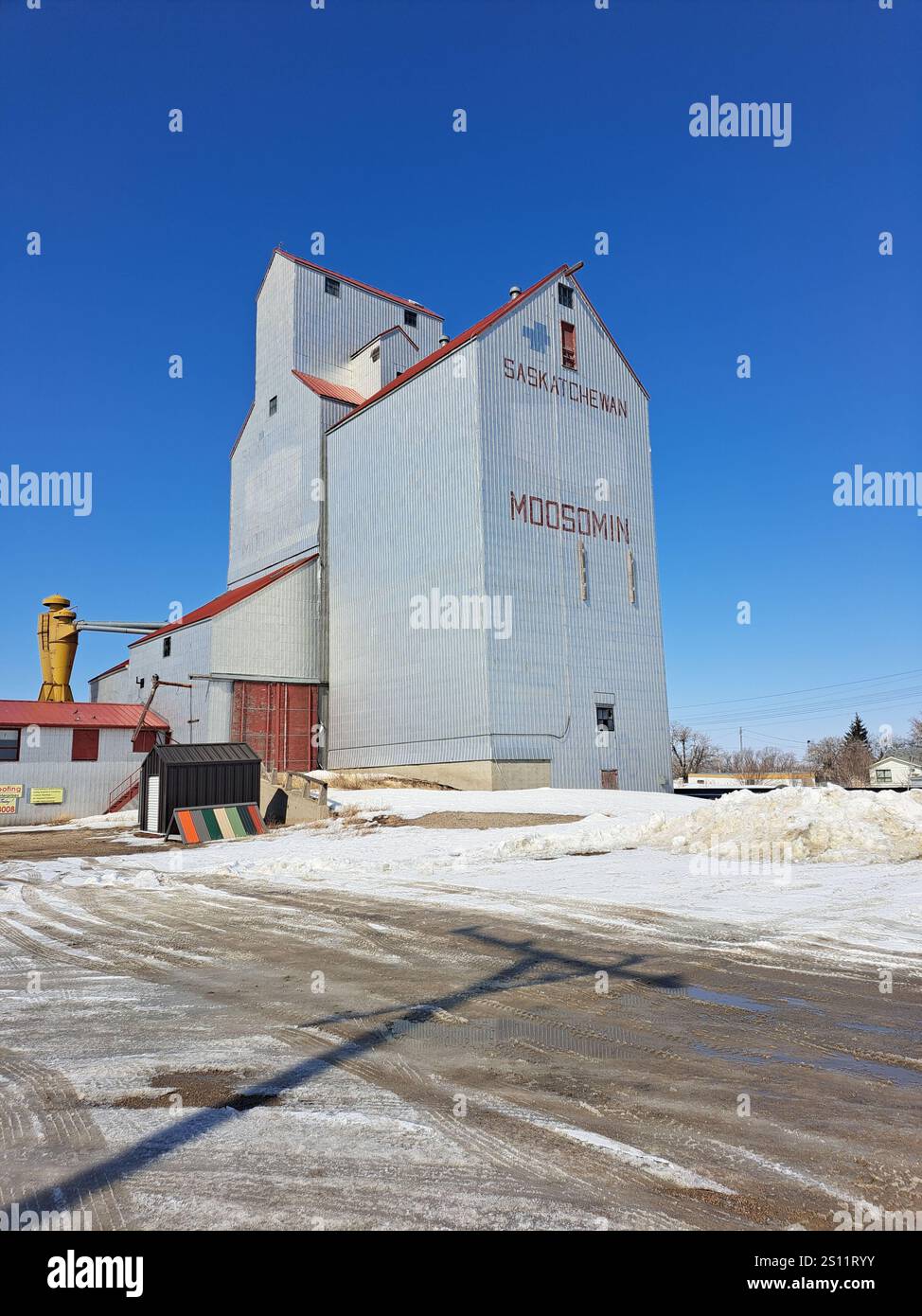 Grain elevator in Moosomin, Saskatchewan, Canada Stock Photo - Alamy