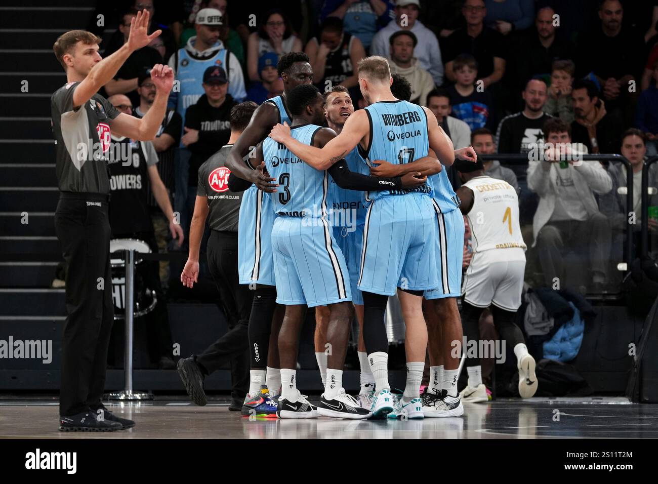 Hamburg, Deutschland. 30th Dec, 2024. Veolia Towers Hamburg beim Huddle, Brae Ivey (Veolia ...