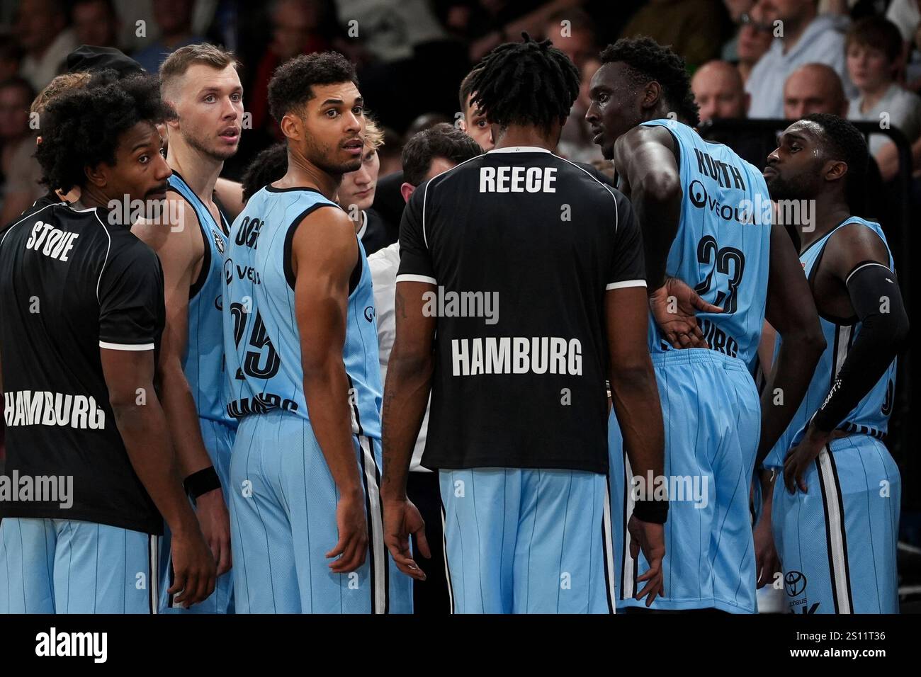 Hamburg, Deutschland. 30th Dec, 2024. Veolia Towers Hamburg beim Huddle, GER, Veolia Towers ...