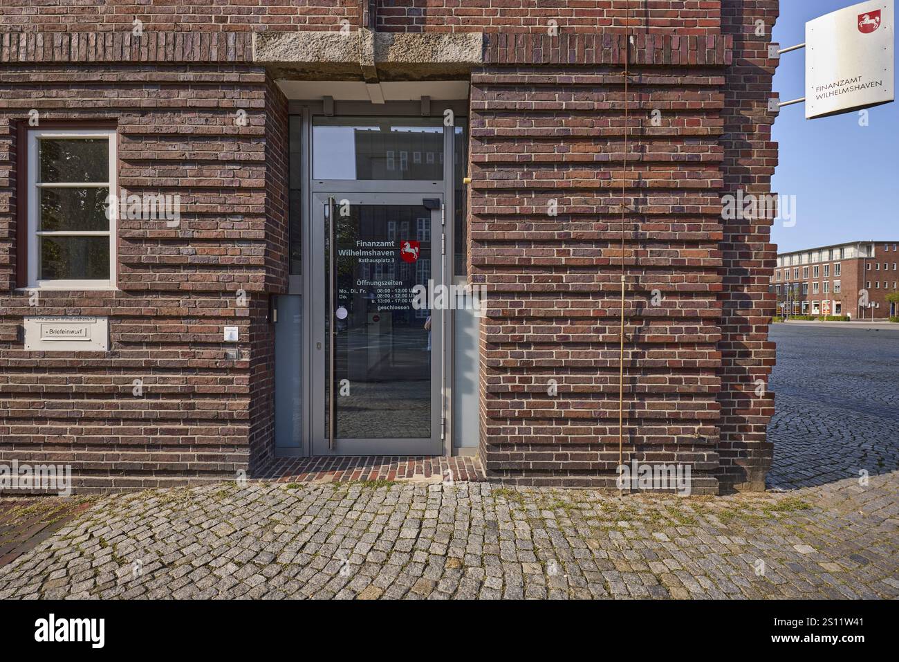Wilhelmshaven tax office, entrance area, brick architecture, red bricks ...
