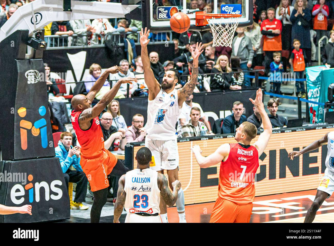 Chemnitz, Deutschland 30. Dezember 2024: 1.BBL - 2024/2025 - Niners Chemnitz vs. Syntainics MBC ...