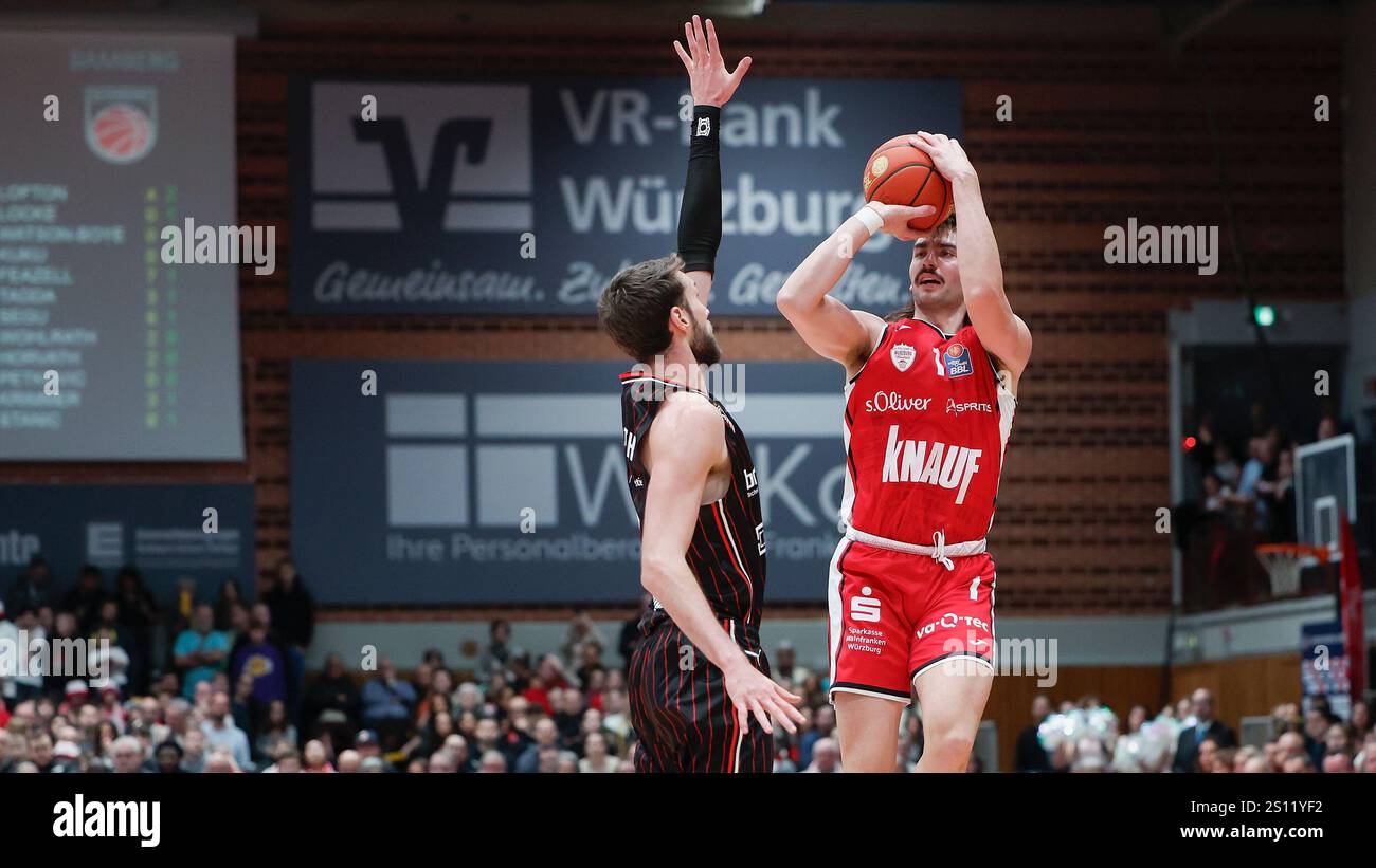 Wuerzburg, Deutschland. 30th Dec, 2024. Im Bild: v.li. Brandon Horvath ...