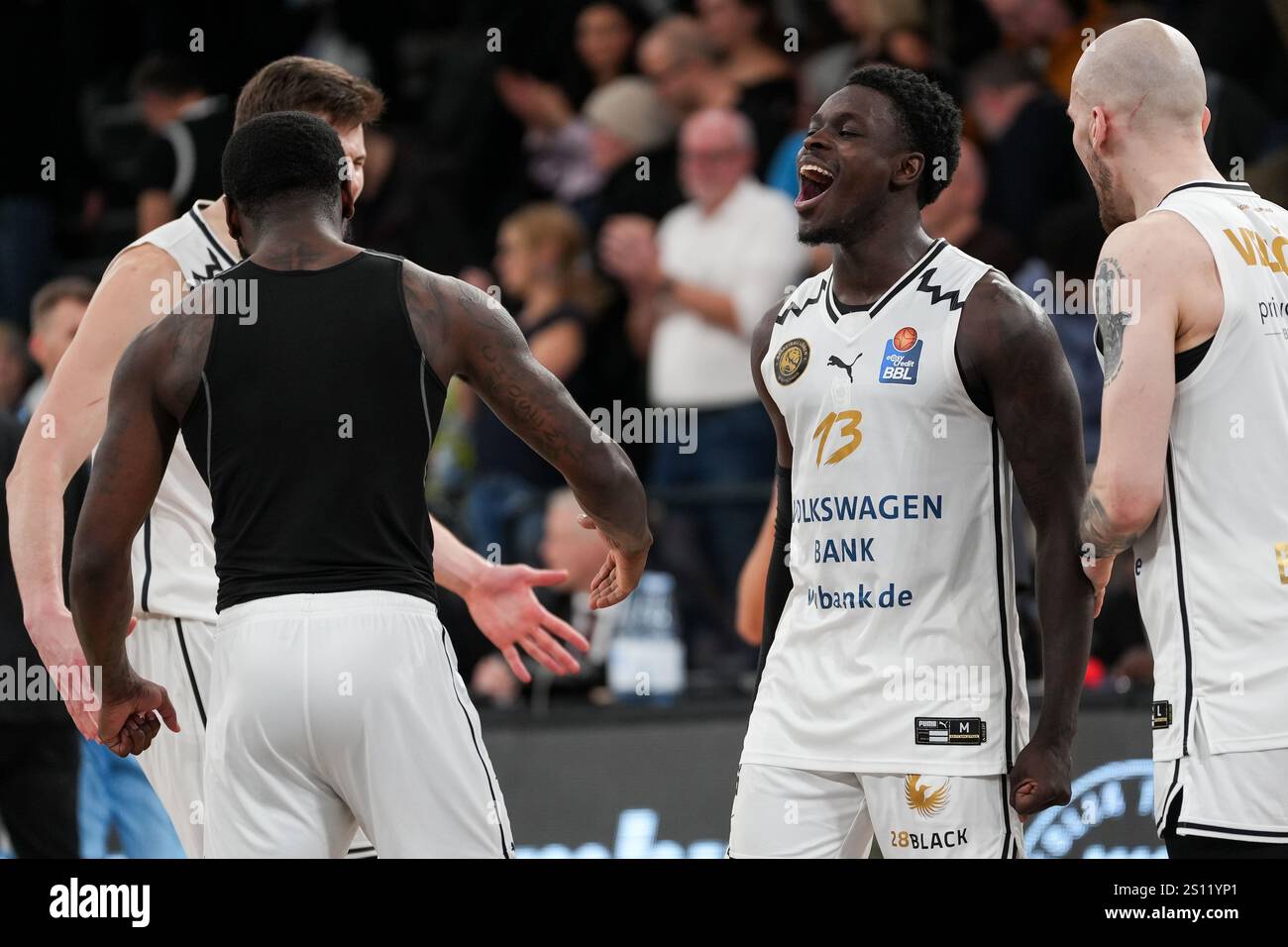 Barra Njie (Basketball Loewen Braunschweig, #13) jubelt/Jubel nach Sieg/Spielende, GER, Veolia ...