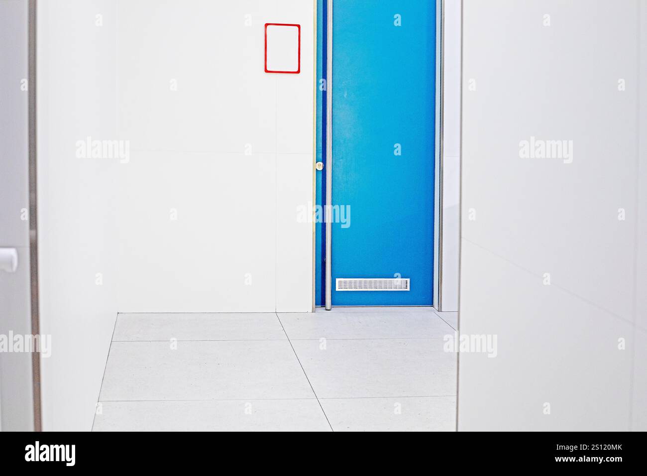 Restroom door features hi-res stock photography and images - Alamy