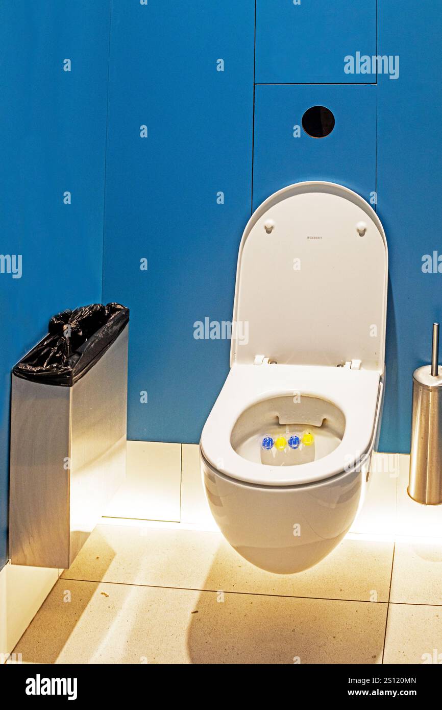 White and blue toilet setup hi-res stock photography and images - Alamy