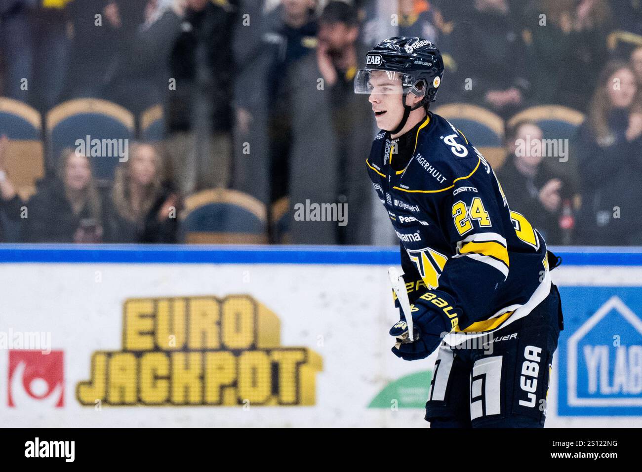 241230 HV71s Oscar Fisker Molgaard 3-1 under ishockeymatchen i SHL mellan HV71 och Skellefteå ...
