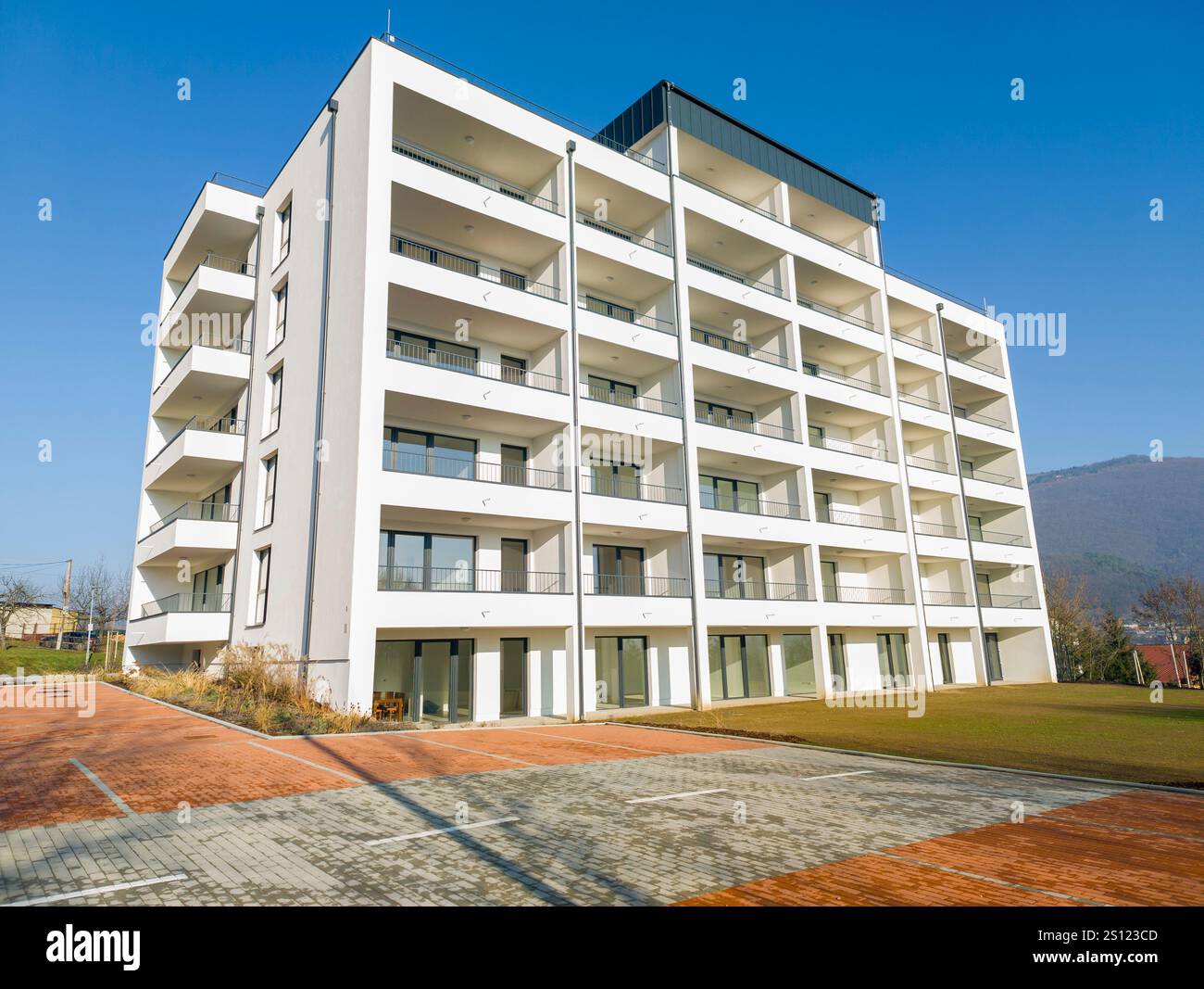 Luxury modern residential development hi-res stock photography and ...