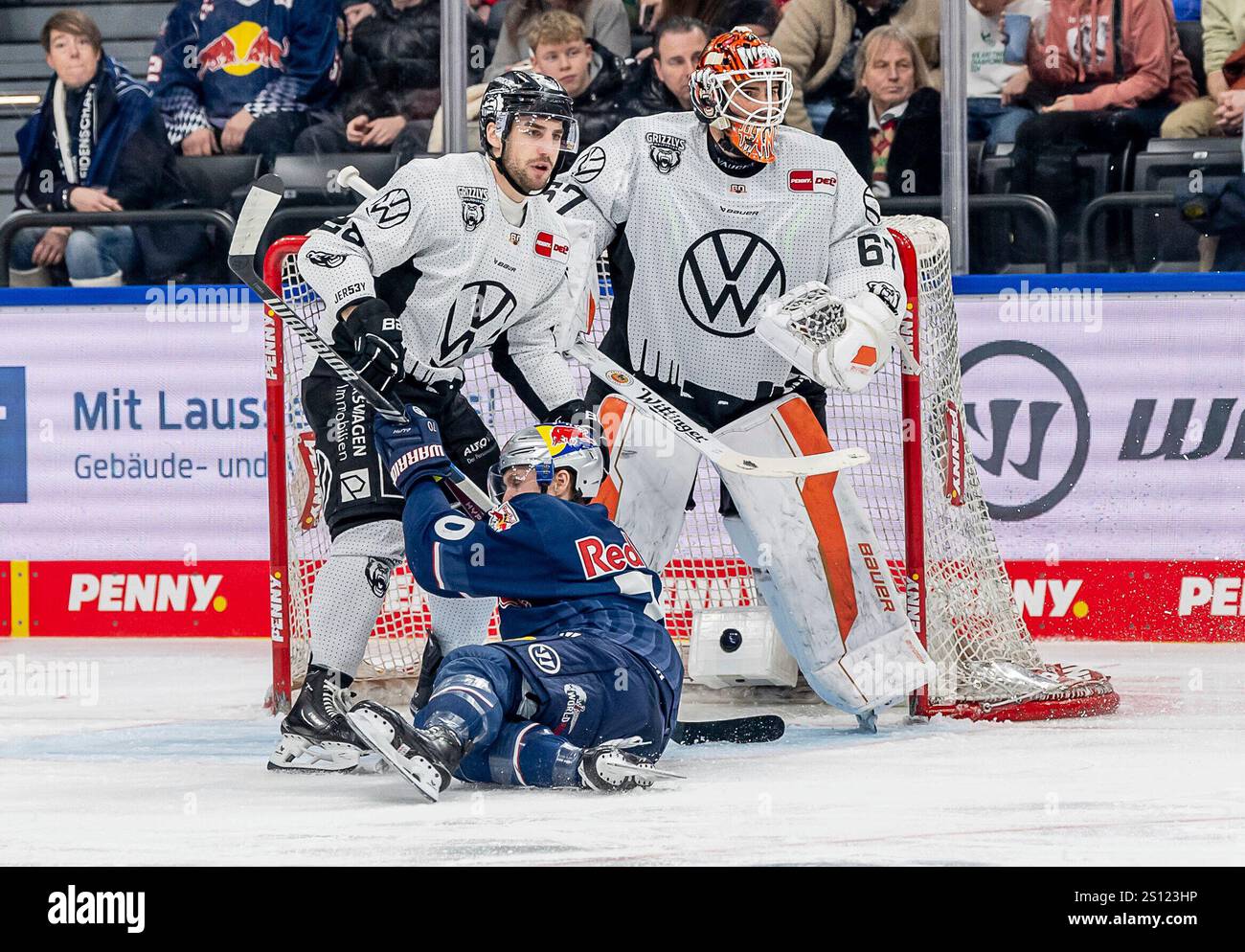 Muenchen, Deutschland. 30th Dec, 2024. Jimmy Martinovic (Grizzlys ...