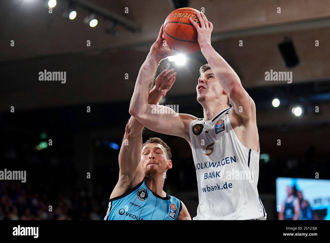 Hamburg, Deutschland. 30th Dec, 2024. Luka Scuka (Basketball Loewen Braunschweig, #05) auf dem ...
