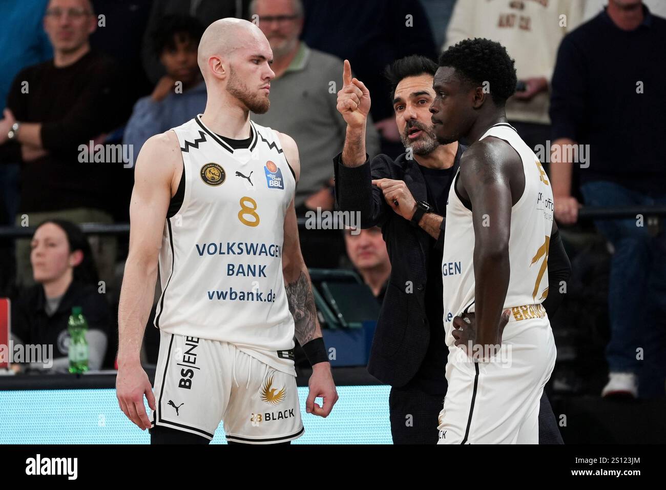 Hamburg, Deutschland. 30th Dec, 2024. Jesus Ramirez (Basketball Loewen Braunschweig, Trainer ...