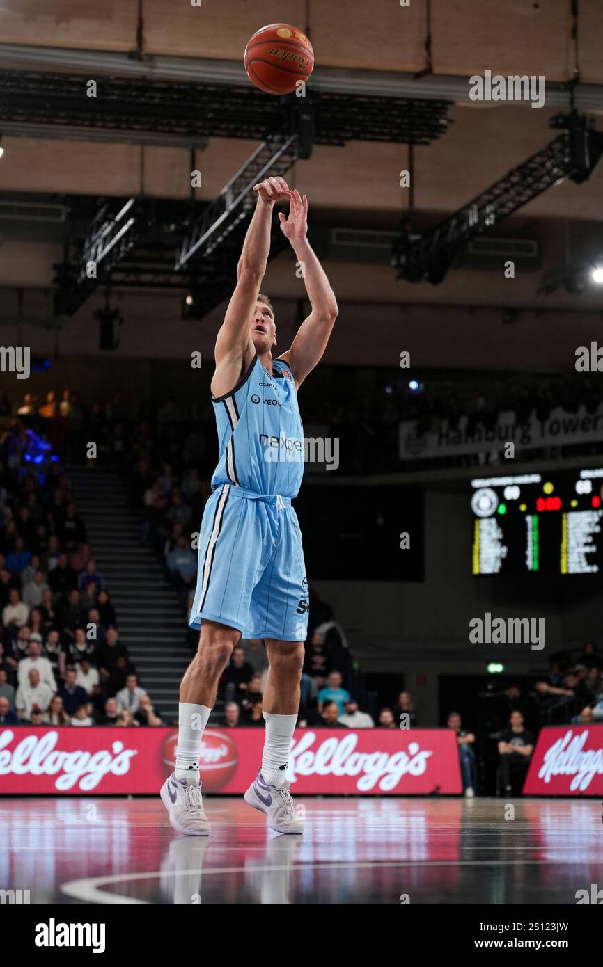 Hamburg, Deutschland. 30th Dec, 2024. Brae Ivey (Veolia Towers Hamburg, #01) beim Freiwurf ...