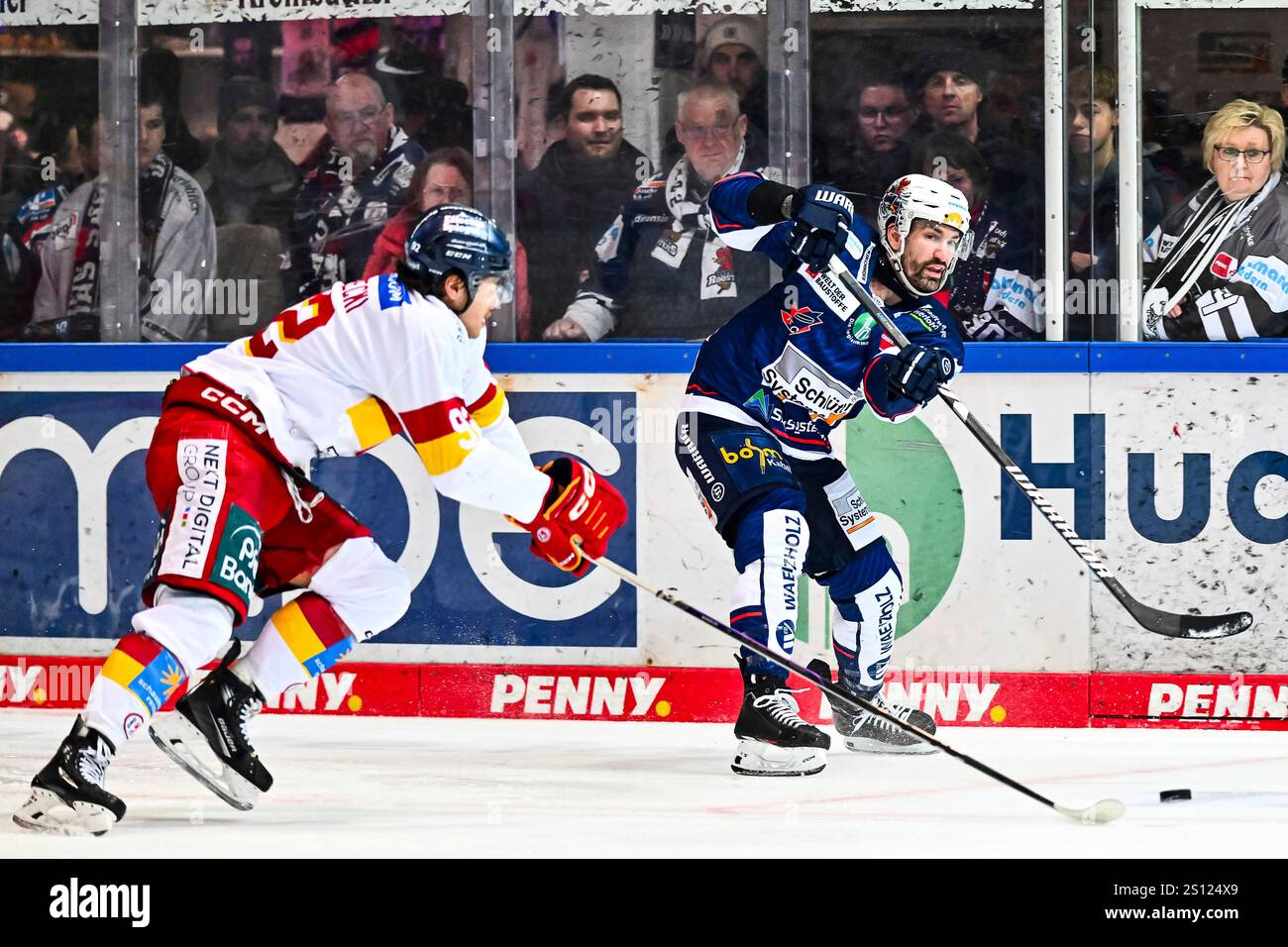 Iserlohn, Deutschland. 30th Dec, 2024. Hubert Labrie (Iserlohn Roosters ...