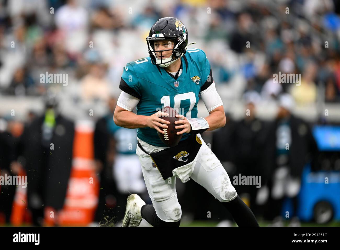 Jacksonville Jaguars quarterback Mac Jones (10) looks for a receiver ...