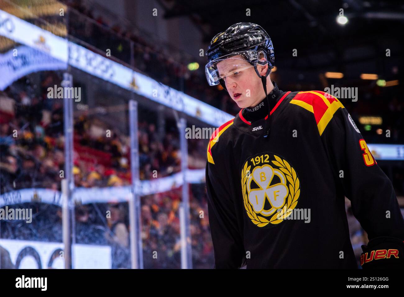241230 Brynäs Hugo Lejon deppar efter ishockeymatchen i SHL mellan ...