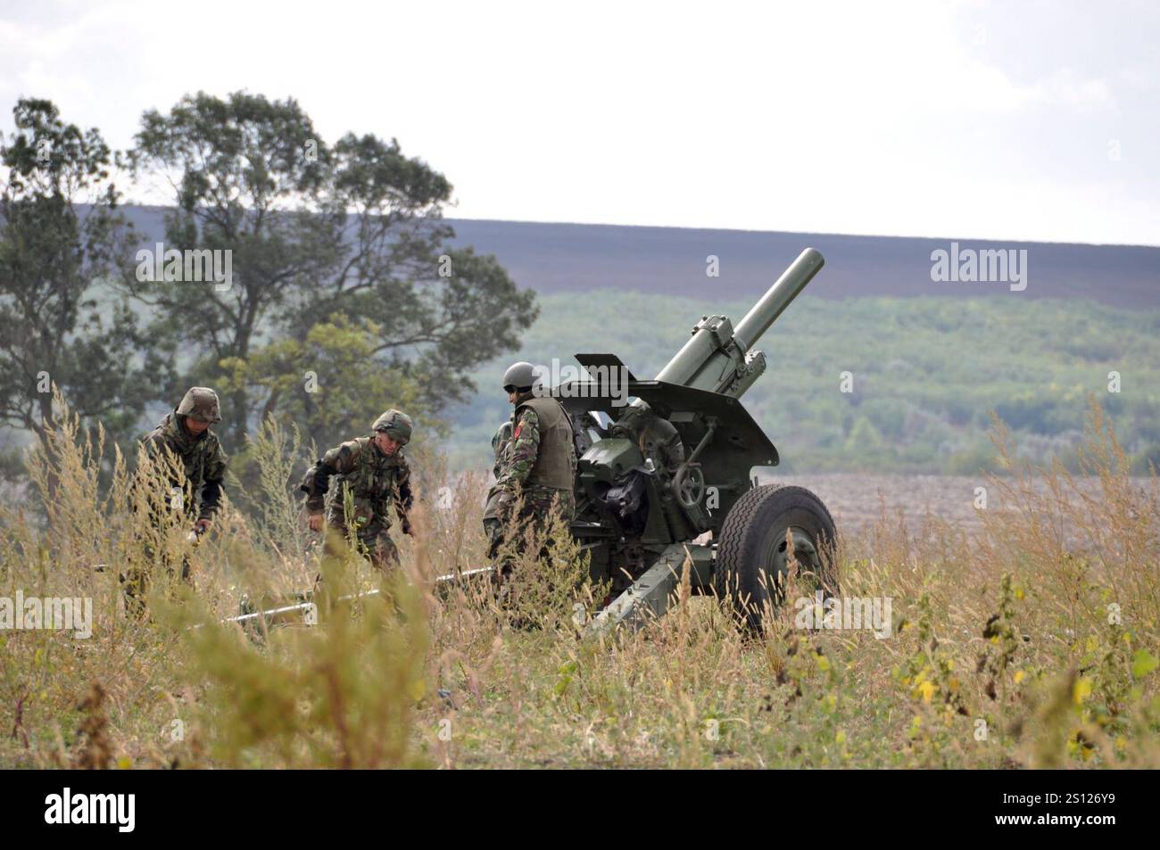 Exercise Fire Shield 2016 122 mm howitzer Stock Photo - Alamy