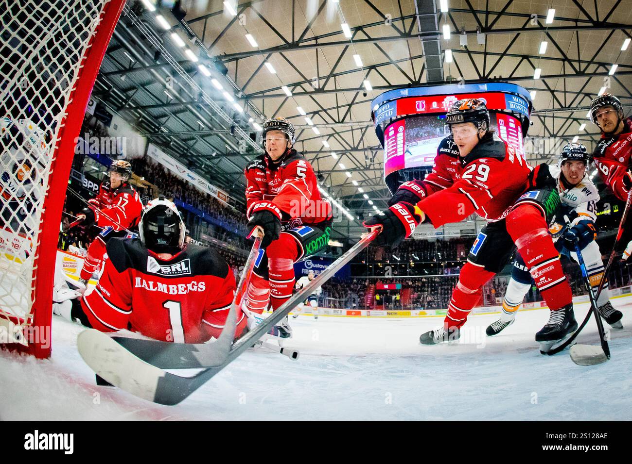 241230 Örebros Gustav Backström, Milton Oscarson och Filip Berglund ...