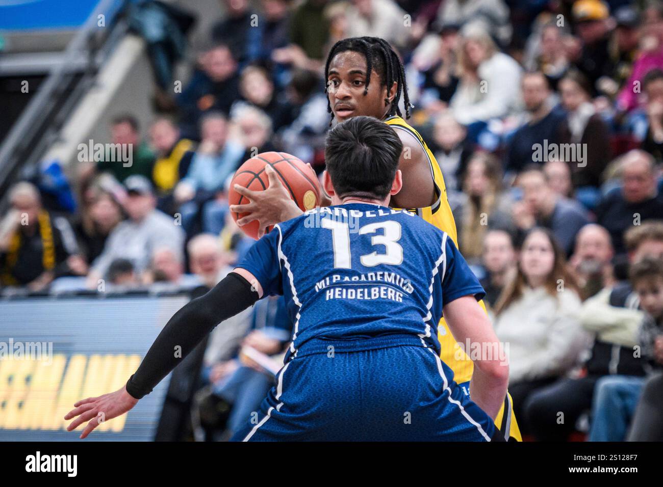 Ludwigsburg, Deutschland. 30th Dec, 2024. Ezra Manjon (MHP Riesen Ludwigsburg, #15) vs. Alex ...