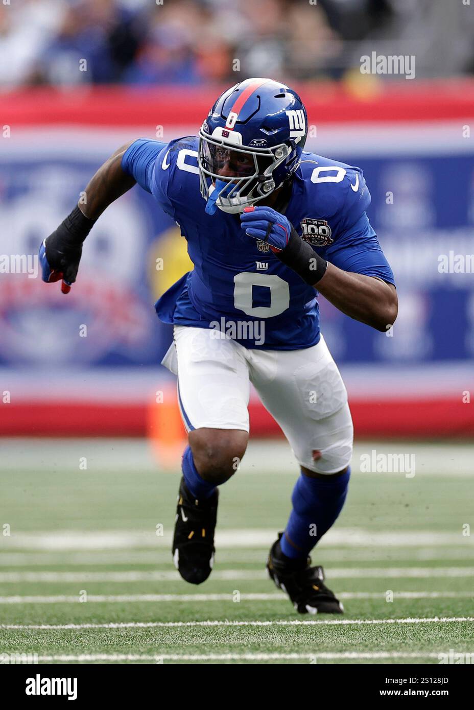New York Giants linebacker Brian Burns (0) defends during an NFL ...