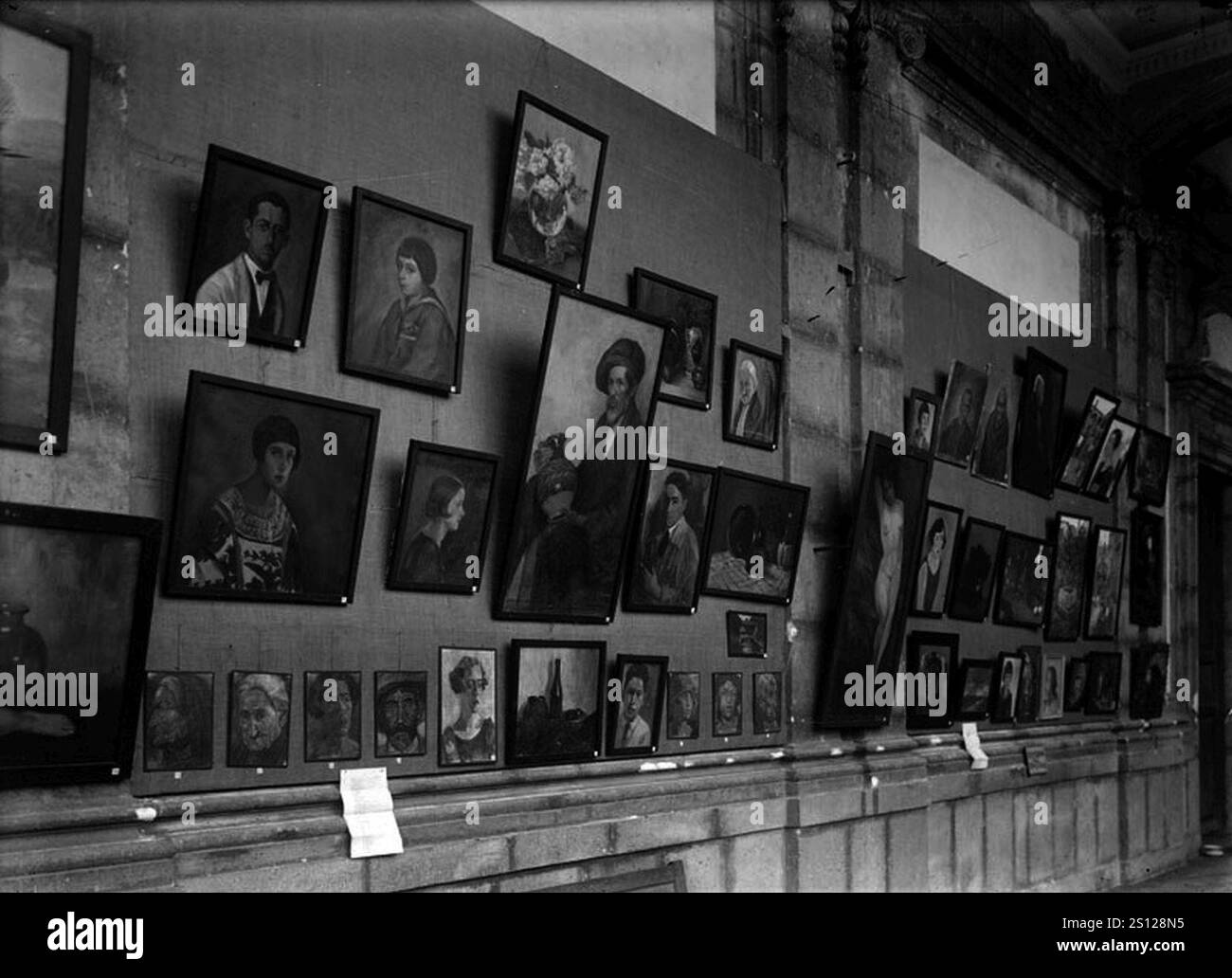 Exposición de pinturas de diversos artistas, entre ellos Nahui Ollin y ...