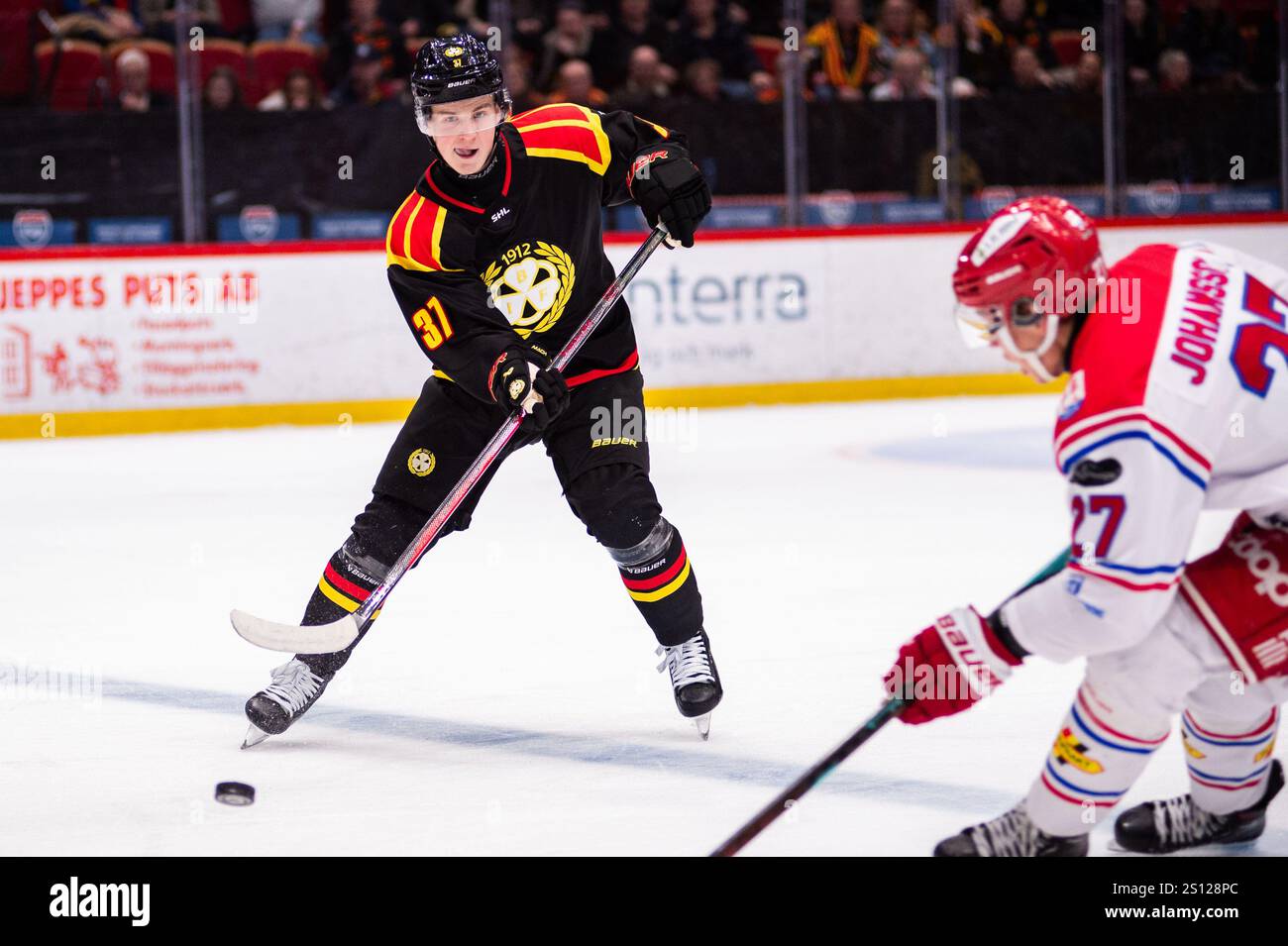 241230 Brynäs Hugo Lejon under ishockeymatchen i SHL mellan Brynäs och ...