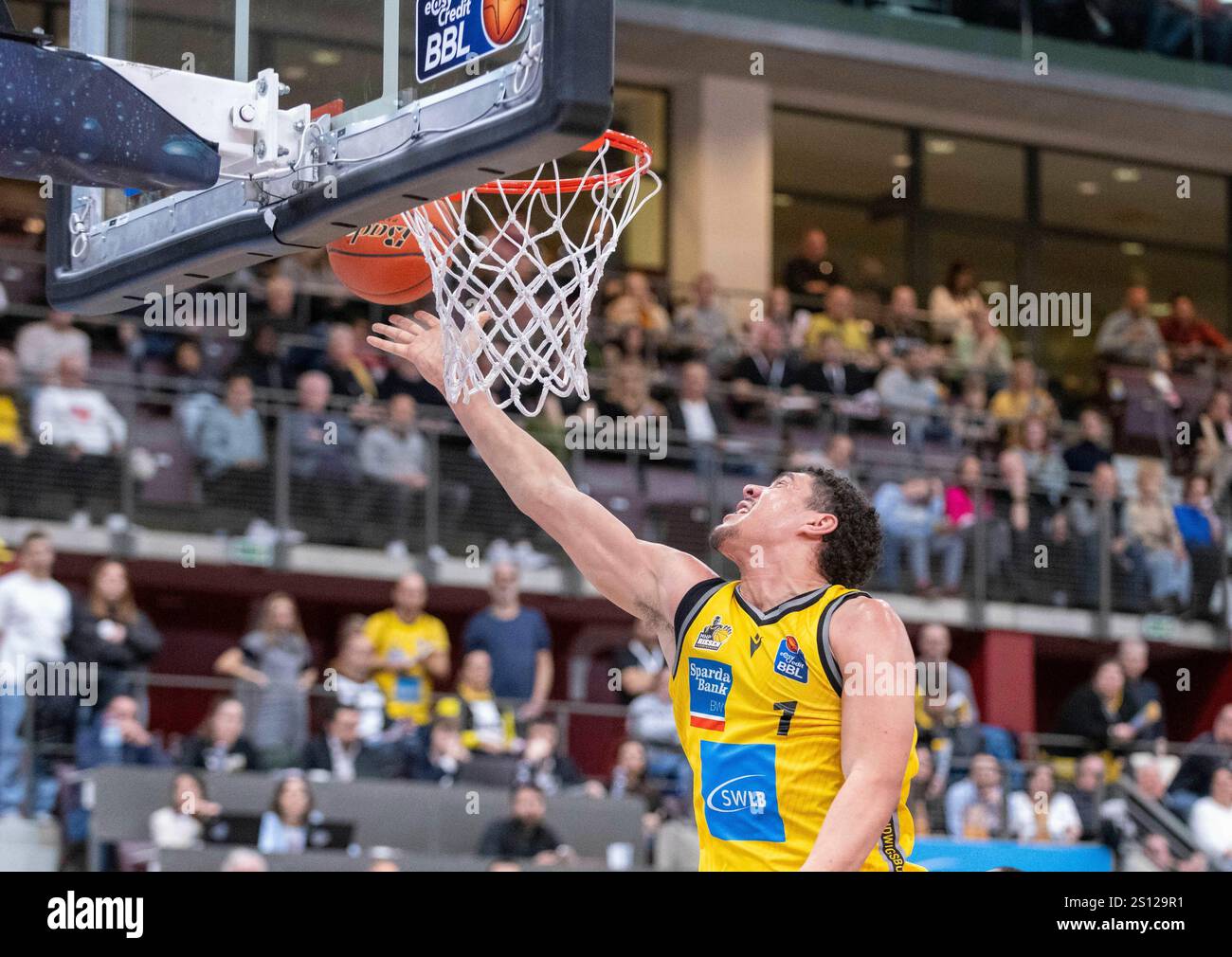 Ludwigsburg, Deutschland. 30th Dec, 2024. Joel Scott, (MHP Riesen ...
