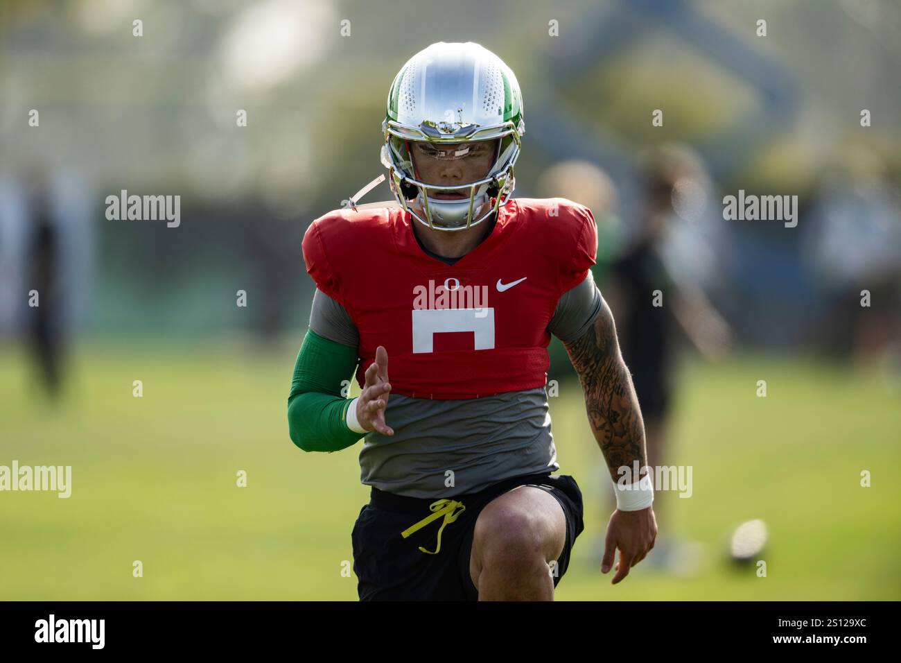 Oregon quarterback Dillon Gabriel warms up during practice in Carson ...