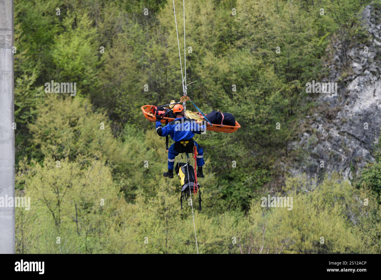 Emergency responder lowering stretcher and equipment with rope system ...