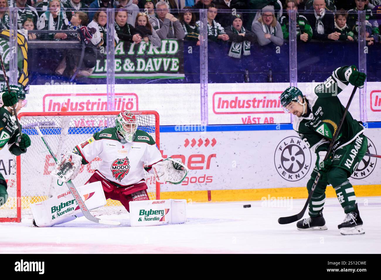 Karlstad, Sverige. 30th Dec, 2024. 241230 Modos målvakt Olle Eriksson Ek och Färjestads David ...