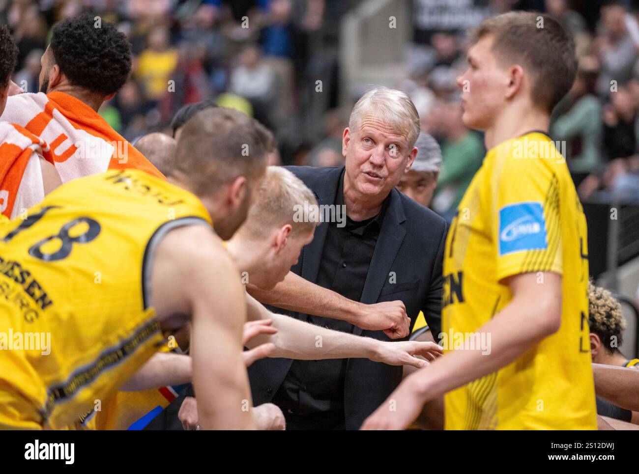 Ludwigsburg, Deutschland. 30th Dec, 2024. Chef Coach John Patrick, (MHP ...