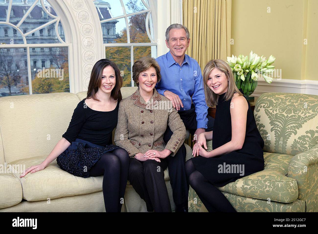 Family Portrait of President George W. Bush, Mrs. Laura Bush and Their ...