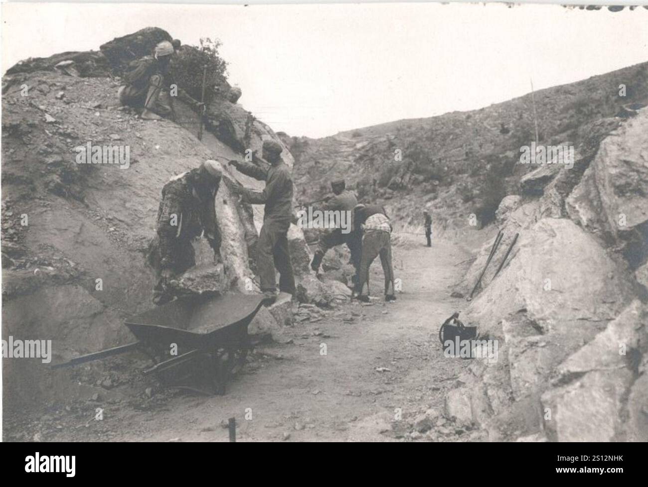 Feldbahnbau von Veles nach Stepanci am Babunapass 14 Stock Photo - Alamy