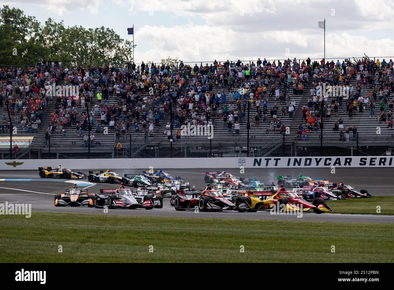 ALEX PALOU (10) of Barcelona, Spain drives on track during the Sonsio ...