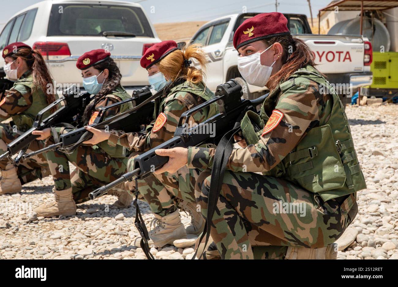 Peshmerga female hi-res stock photography and images - Alamy