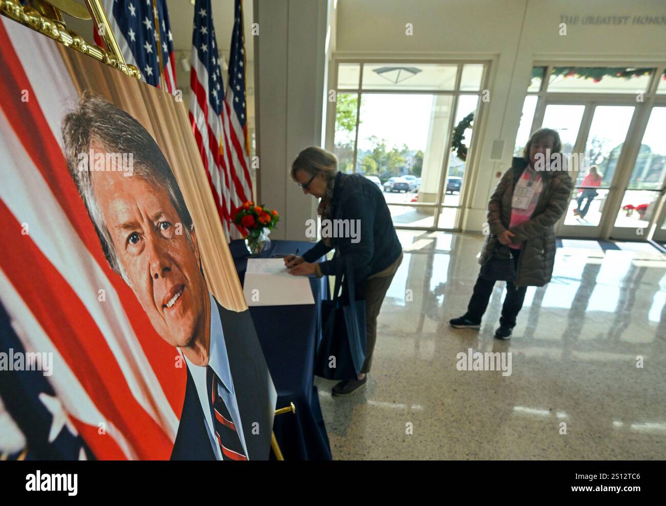 Chris Mapes, from Iowa, signs a condolence book for former U.S ...