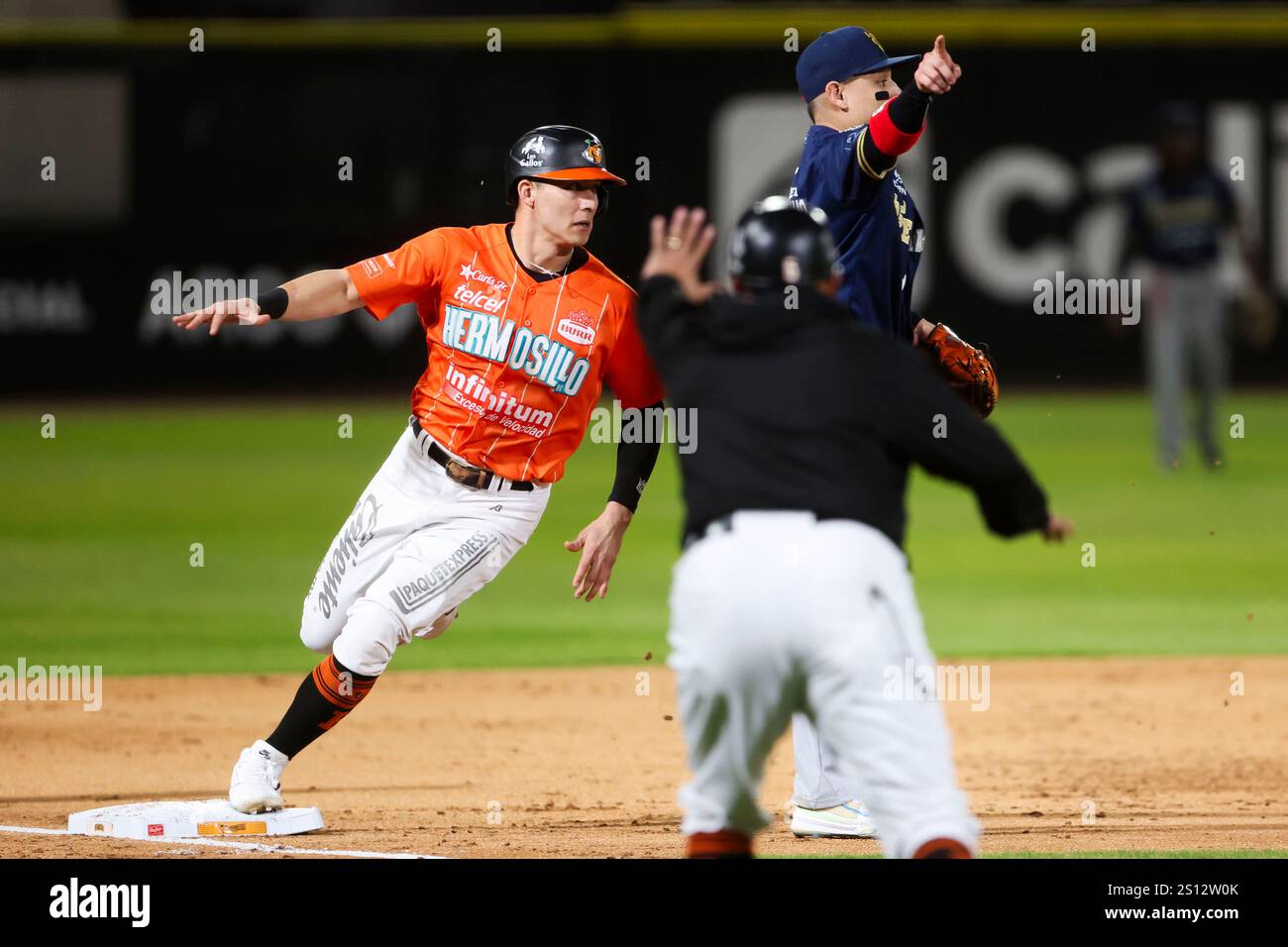 HERMOSILLO, MEXICO - DECEMBER 28: Jose Cardona of Naranjeros de ...